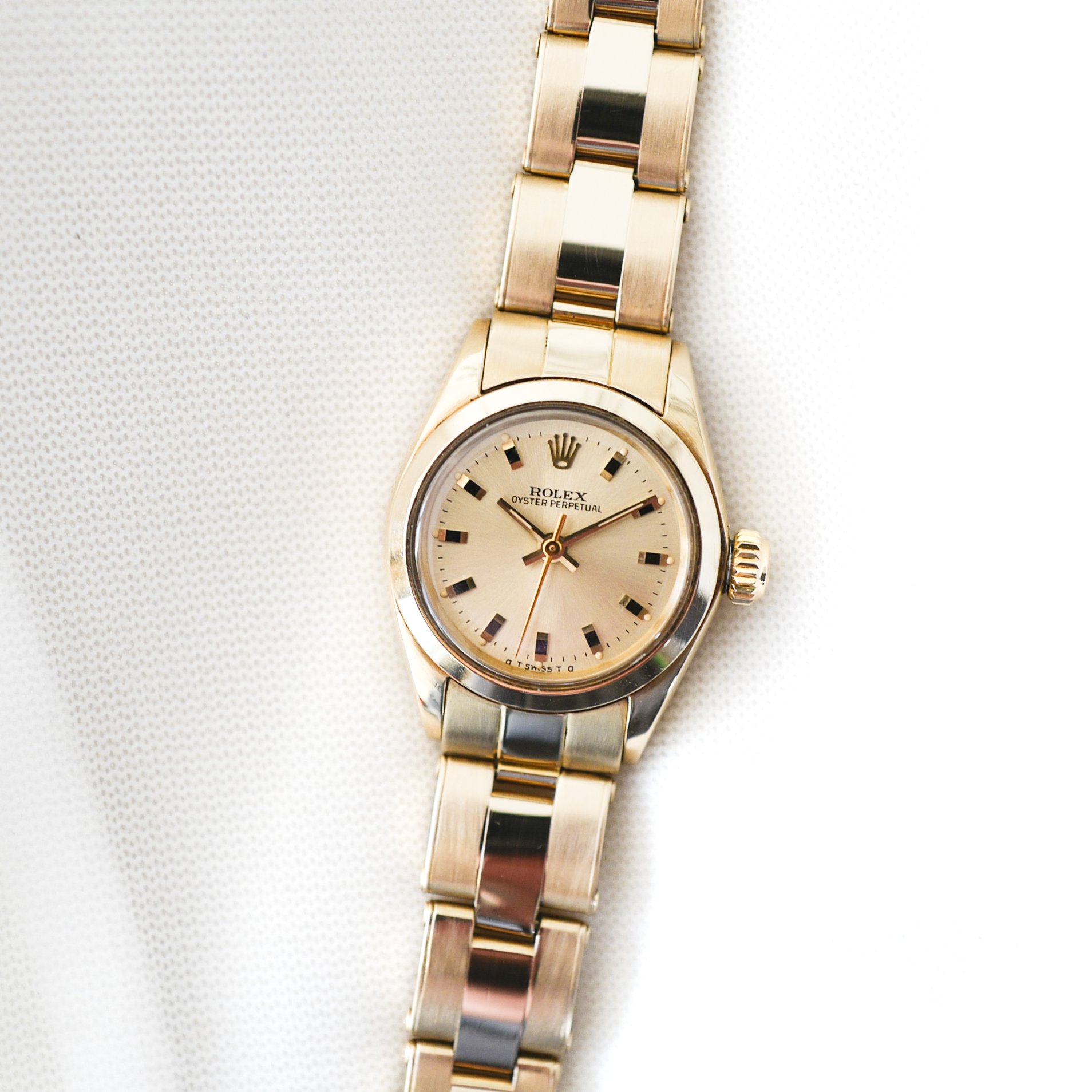 ROLEX mini 24 mm pour femme en or 18k (Réf. 6718 - Année 1973)